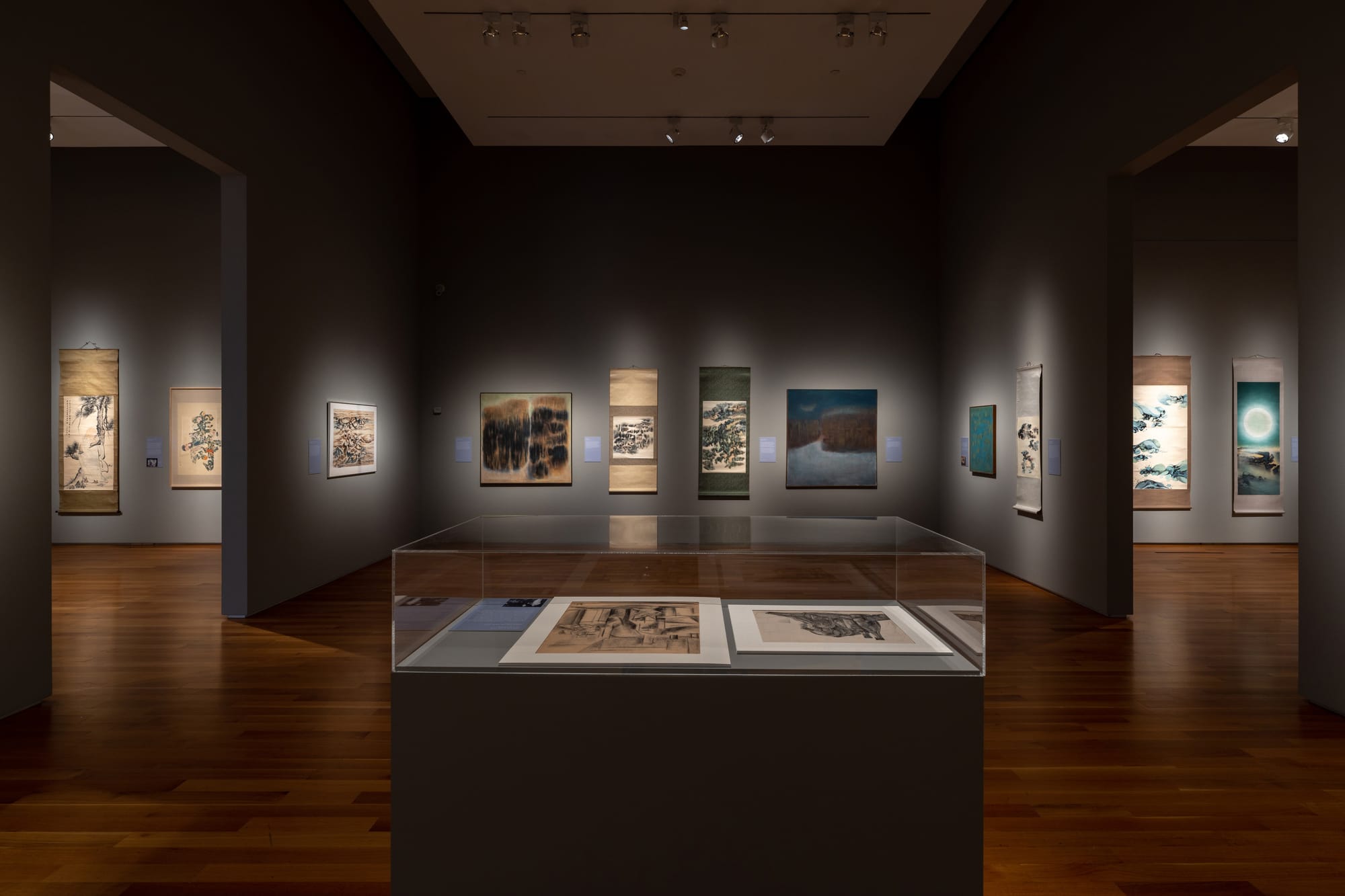 Hung Hsien: Between Worlds